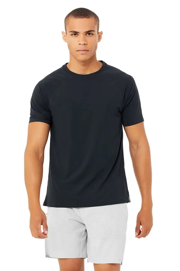 ALO Yoga❤️Tシャツ Alo Yoga Idol Performance T-Shirt - Dark Navy | Editorialist